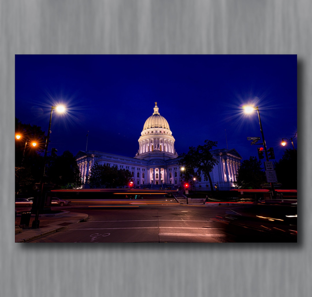 State Capitol of Wisconsin Photograph | Night Photography Wisconsin ...