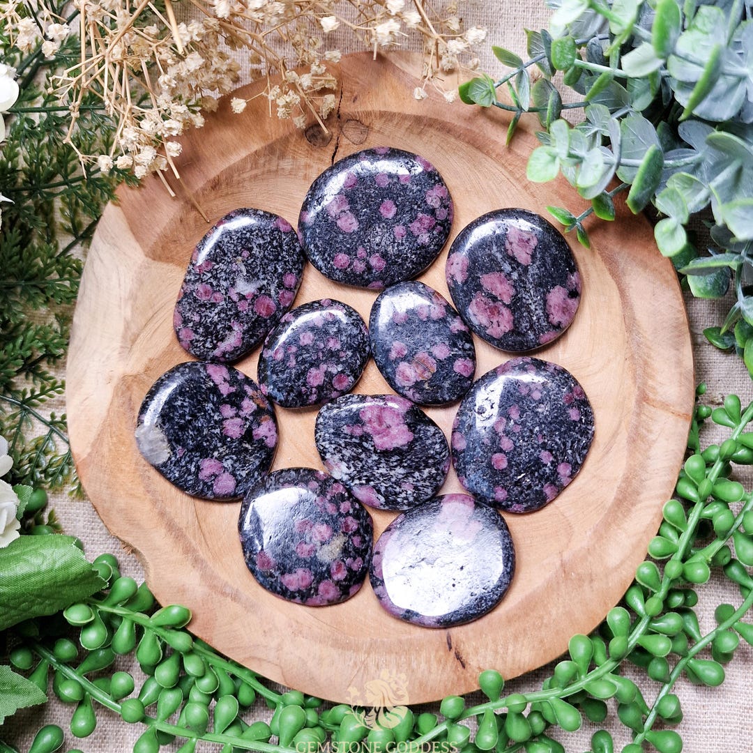 Garnet in Biotite Pocket Stone | Palm Stone Hand Gemstone Crystal Rock ...