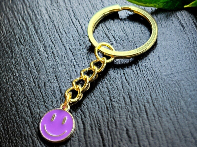 Light Purple Smiley Face Keyring. Happy Face Keychain, Cute Key Holder ...