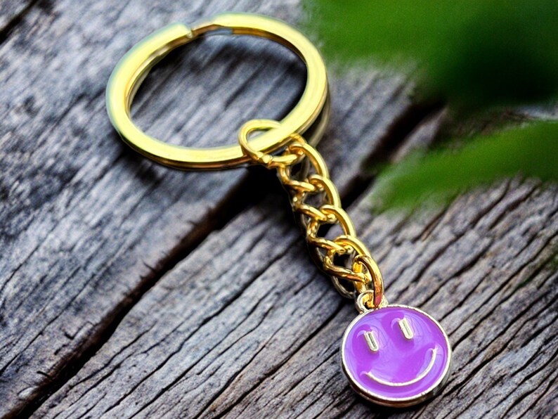 Light Purple Smiley Face Keyring. Happy Face Keychain, Cute Key Holder ...