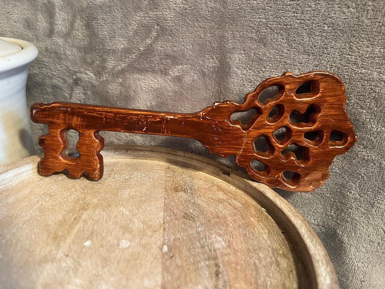 Vintage Ceramic Ornate Gold Key/hollywood Regency Style Wall Decor ...