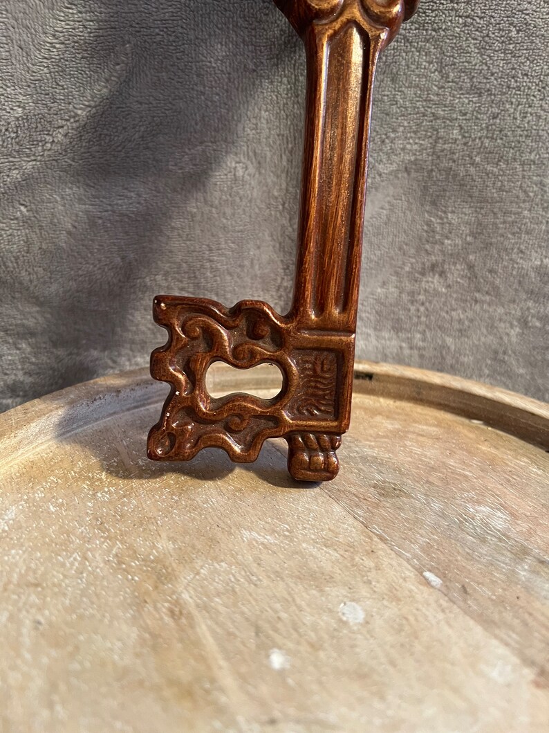 Vintage Ceramic Ornate Gold Key/hollywood Regency Style Wall Decor ...