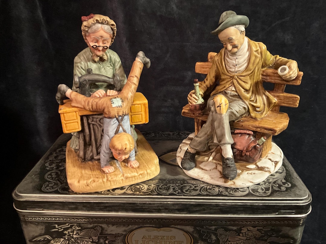 Vintage Lefton “A Stitch in Time” Figurine 5592; Napcoware Porcellane D ...
