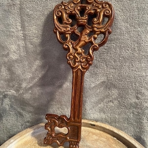 Vintage Ceramic Ornate Gold Key/hollywood Regency Style Wall Decor ...