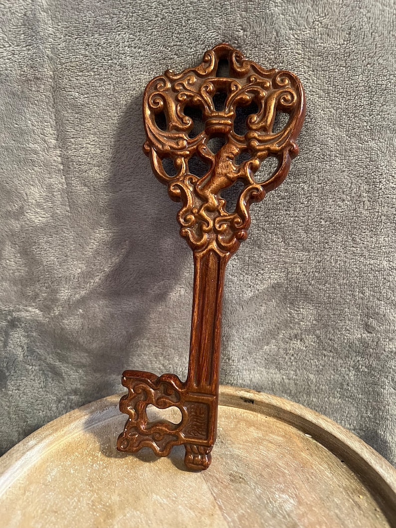 Vintage Ceramic Ornate Gold Key/hollywood Regency Style Wall Decor ...