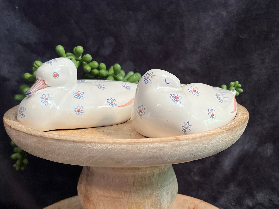 Pair of Vintage Rye Pottery Ducks; Made in England; White With Blue and ...