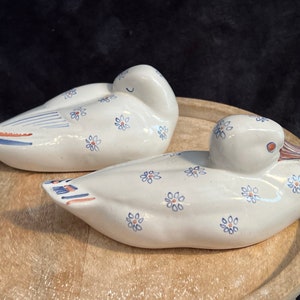Pair of Vintage Rye Pottery Ducks; Made in England; White With Blue and ...