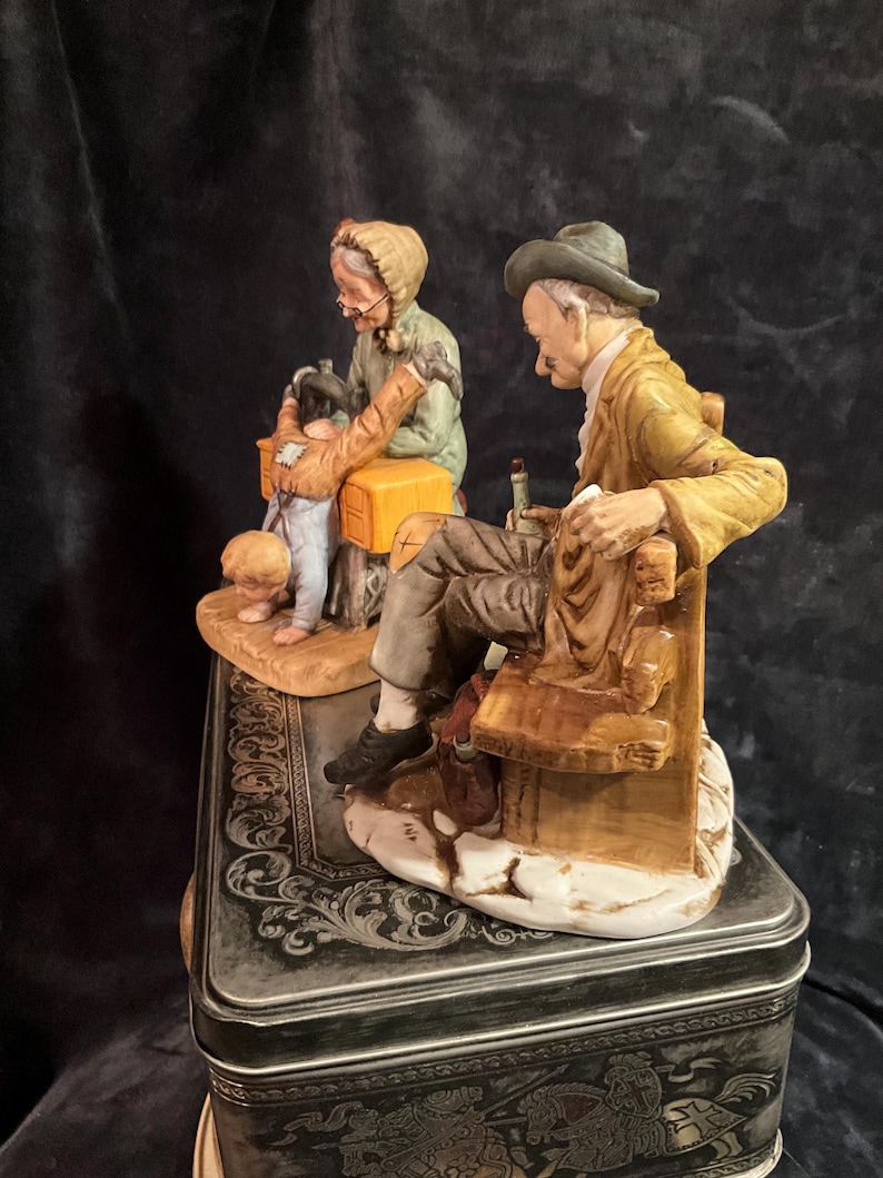 Vintage Lefton “A Stitch in Time” Figurine 5592; Napcoware Porcellane D ...
