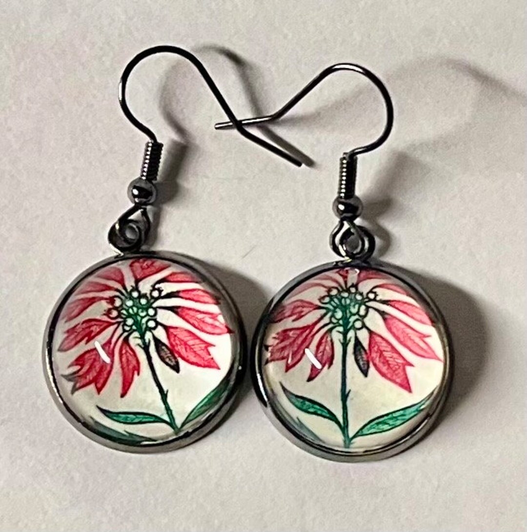 1964 Vintage Poinsettia Stamp Earrings - Etsy
