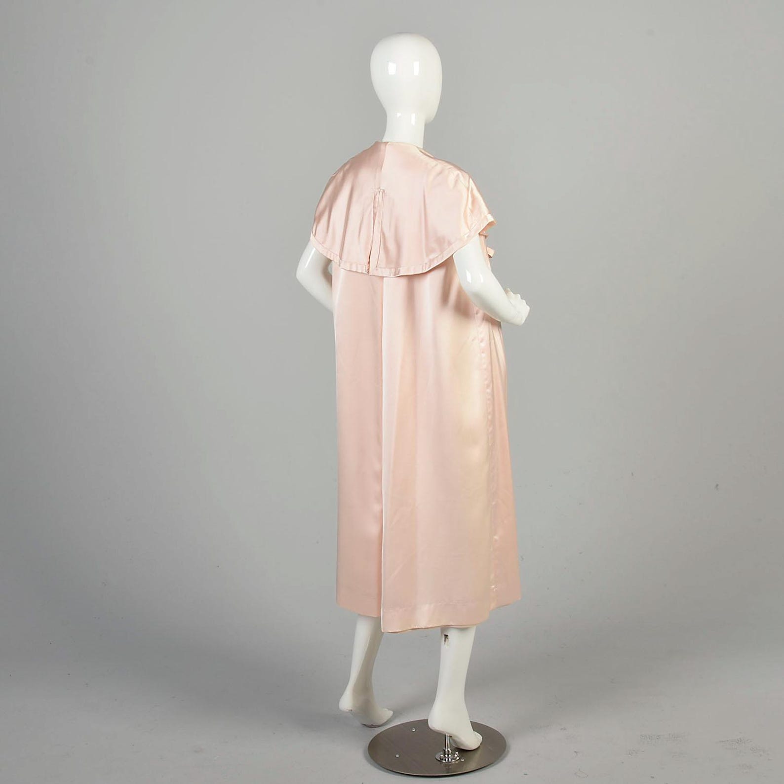 L-XL 1960s Satin Cape Baby Pink Front Tie Wide Shawl Collar Gilet ...