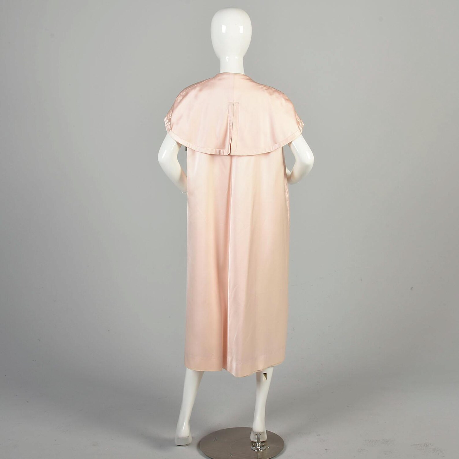 L-XL 1960s Satin Cape Baby Pink Front Tie Wide Shawl Collar Gilet ...