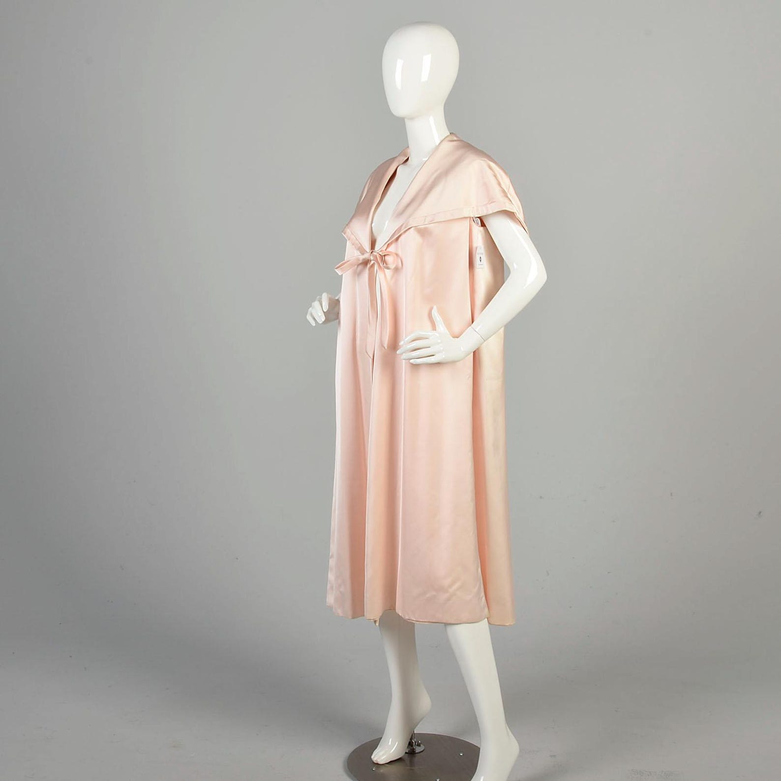 L-XL 1960s Satin Cape Baby Pink Front Tie Wide Shawl Collar Gilet ...