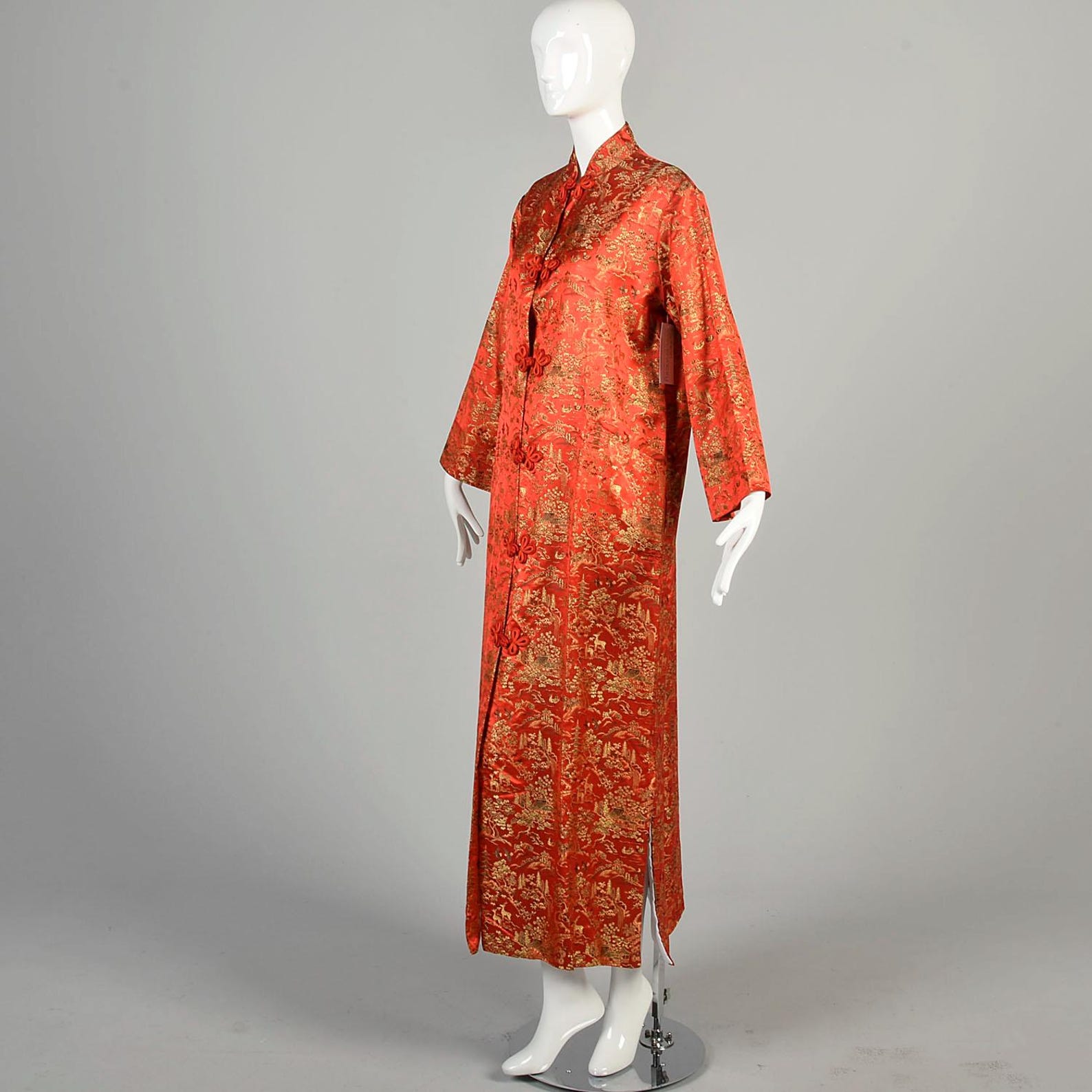 Medium Vintage 1990s Red and Gold Brocade Japanese Robe With Frog ...
