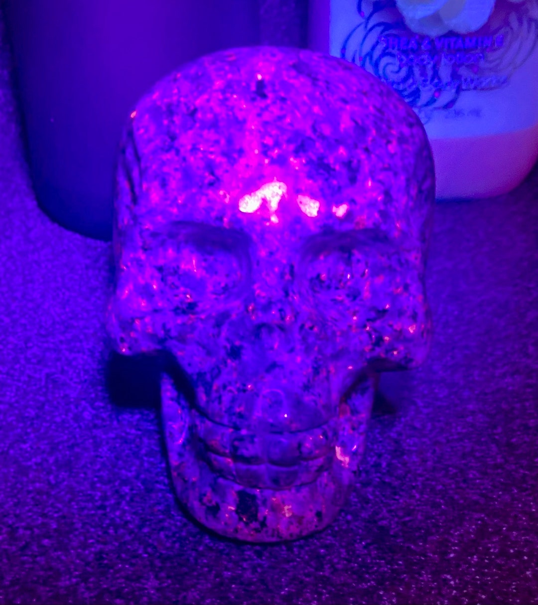 Yooperlite Skull W/ UV Flashlight - Etsy