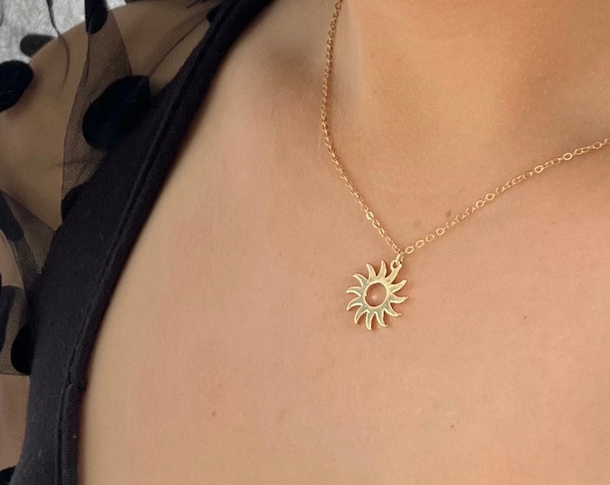 Sun Shaped Gold Pendant Necklace Sun Necklace Minimalist Dainty Gift ...