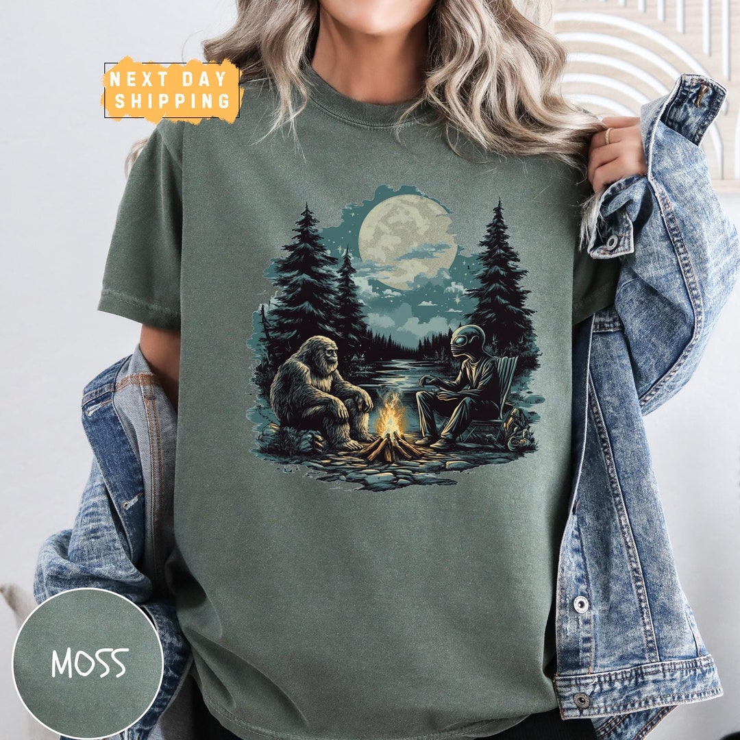 Bigfoot and Alien Campfire Comfort Colors T-shirt, Cryptid Alien ...