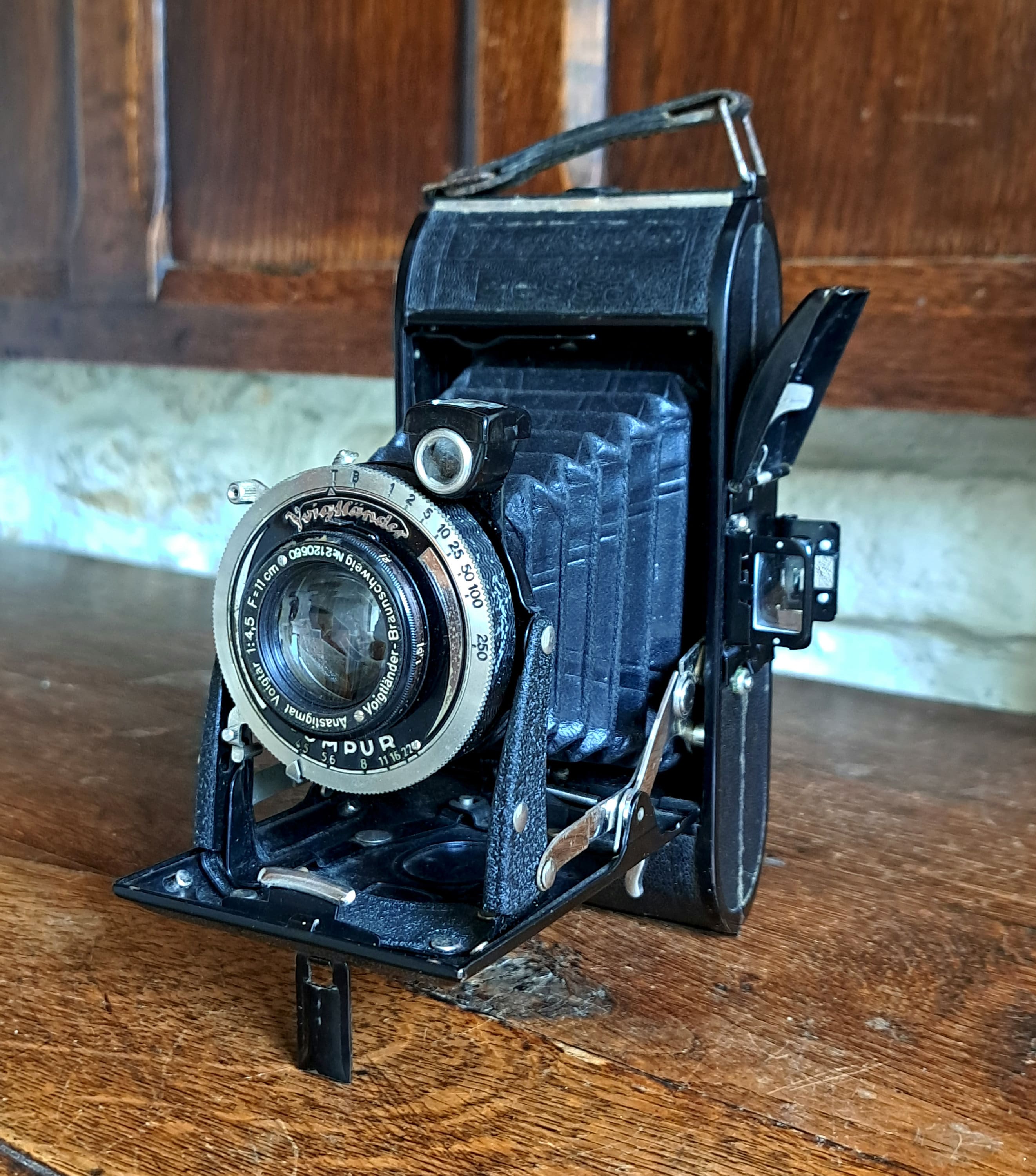 Voightlander Bessa 6x9cm Medium Format Folding Camera With Voightlander ...