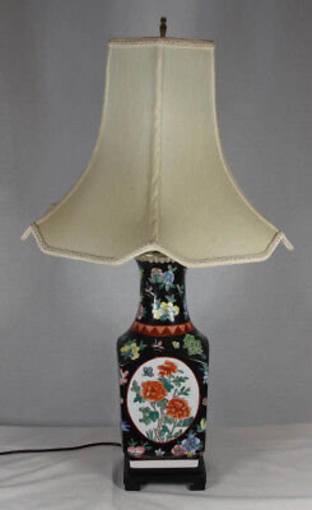 Vintage Oriental Asian Porcelain / Ceramic Lamp With Beautiful Flowers ...