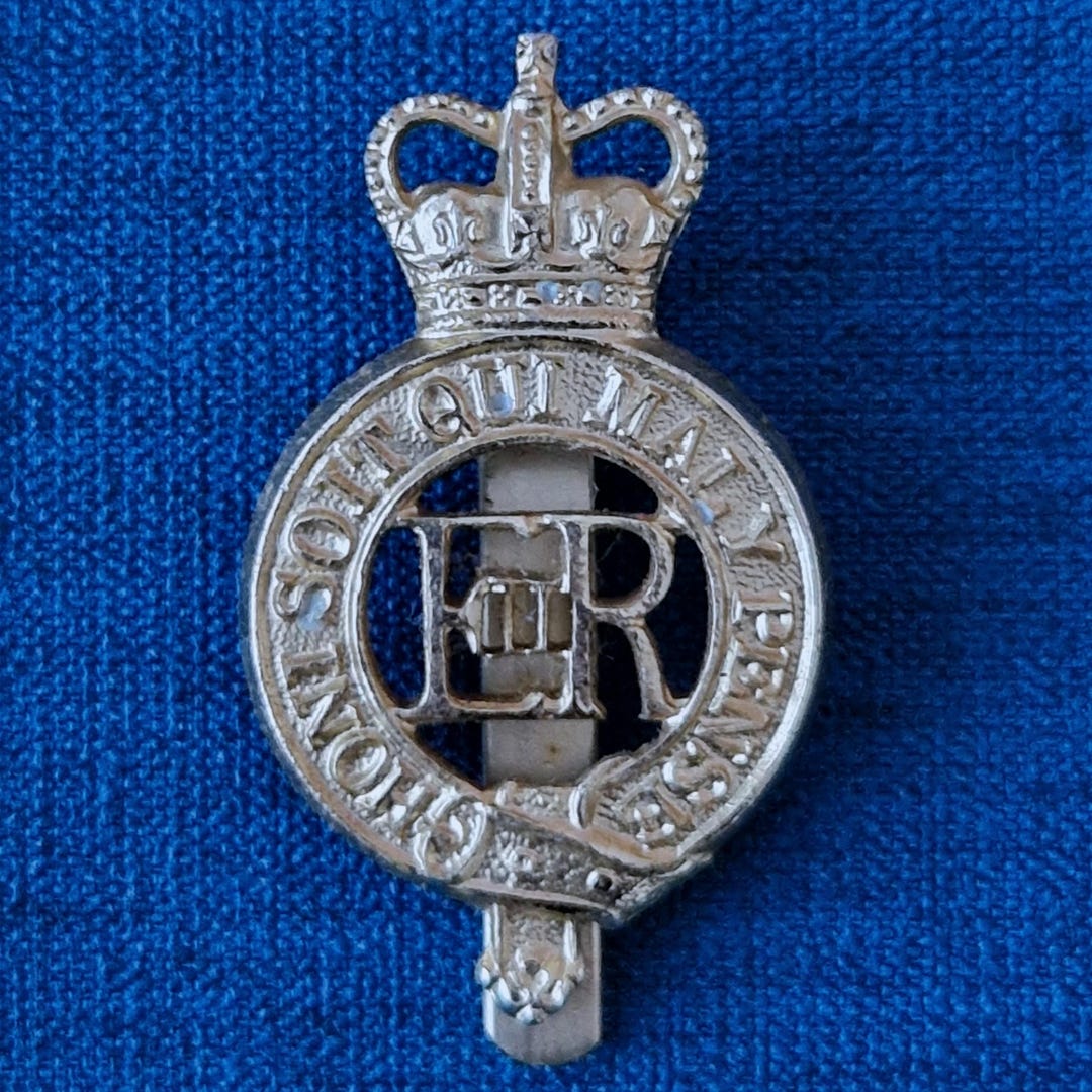 Militaria Household Cavalry Cap Badge Queen's Crown 20th Century ...