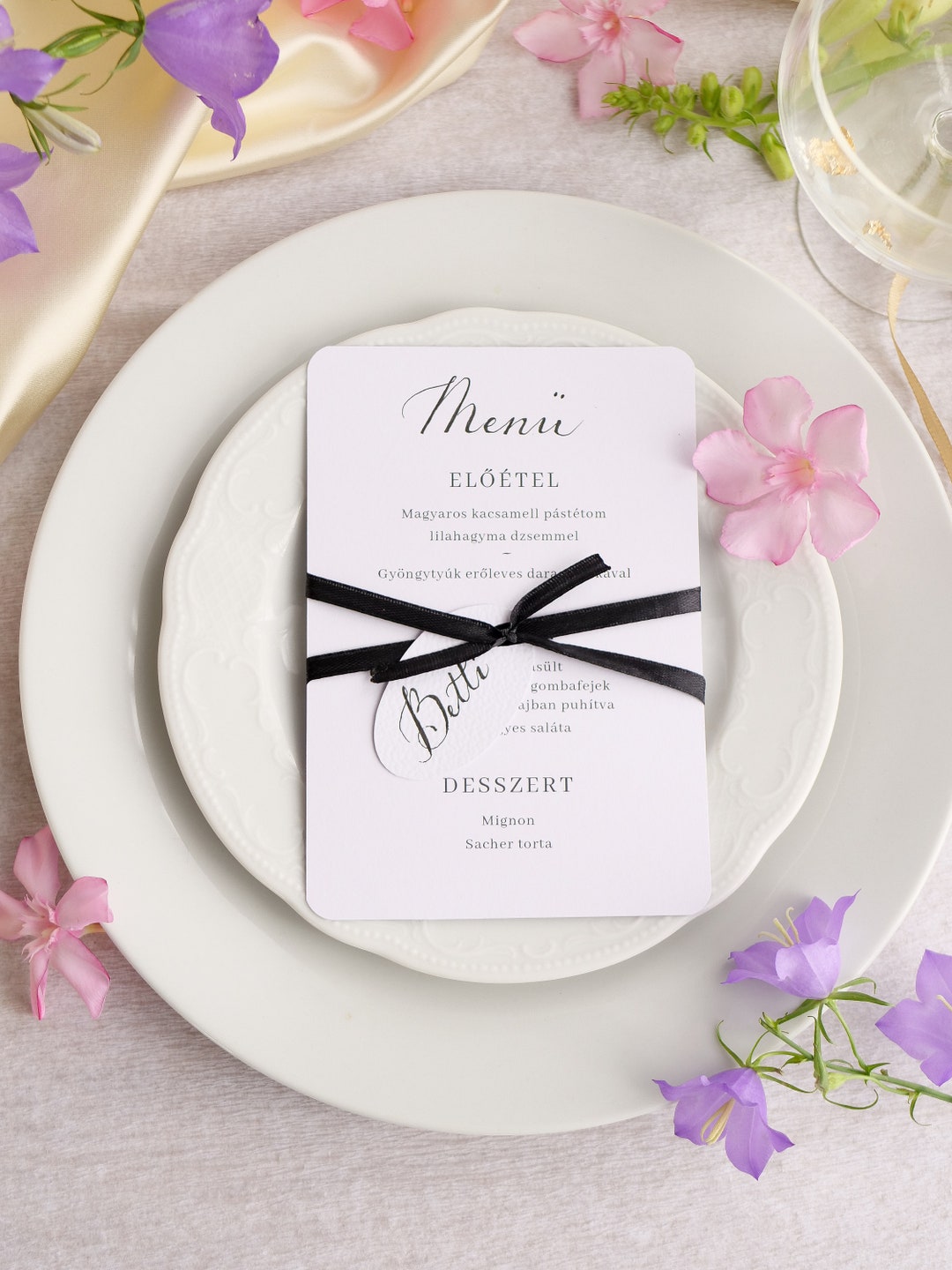 Black and White Modern Wedding Plate Menu Calligraphy Oval Placing ...
