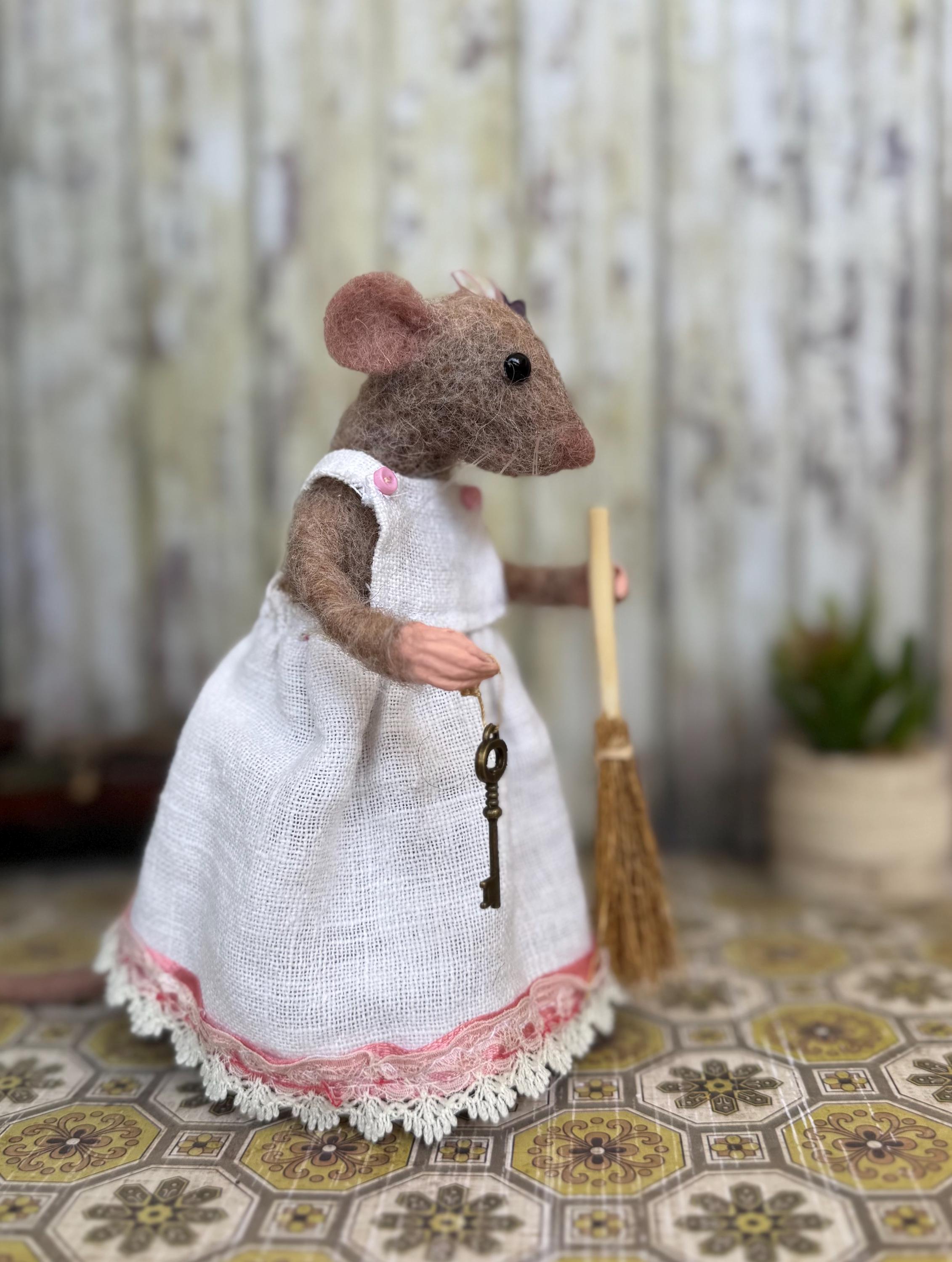 Needle Felted Mouse Sculpture: Whimsical Rodent Art in Linen Dress ...