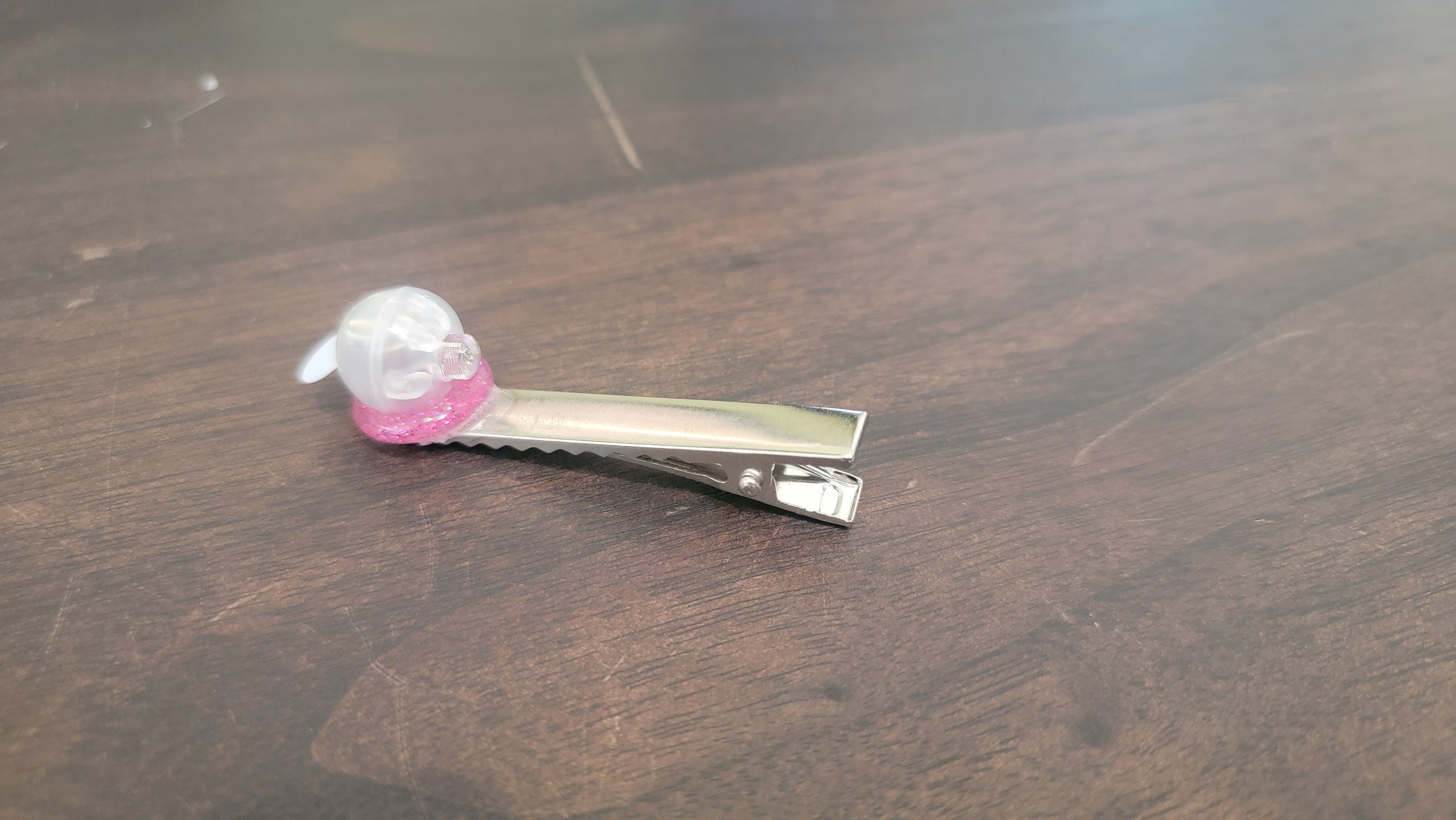 Radiant Color-changing Flashing Light Clip: Eye-catching Flashing Light ...