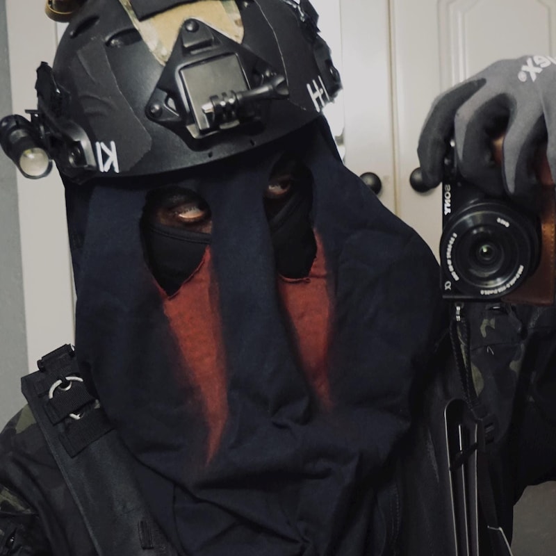 Konig Cosplay - Etsy