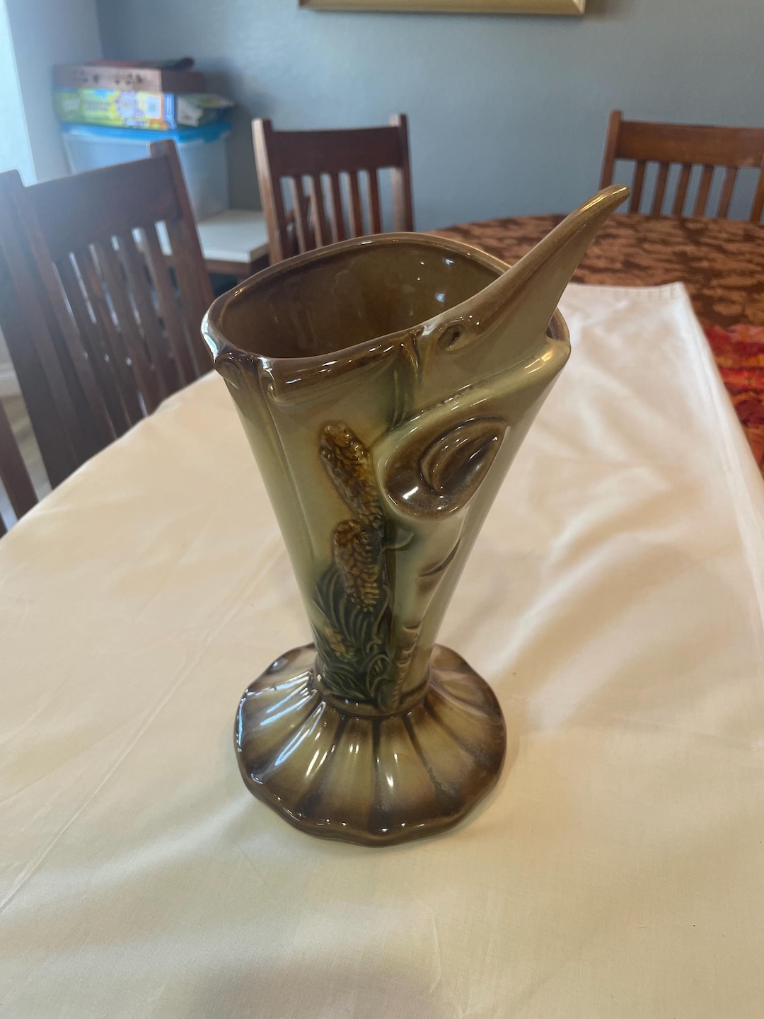 Hull Pottery Parchment and Pine Vase - Etsy