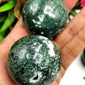 Moss Agate Stone Sphere: A Spectrum of Healing and Spiritual Growth ...
