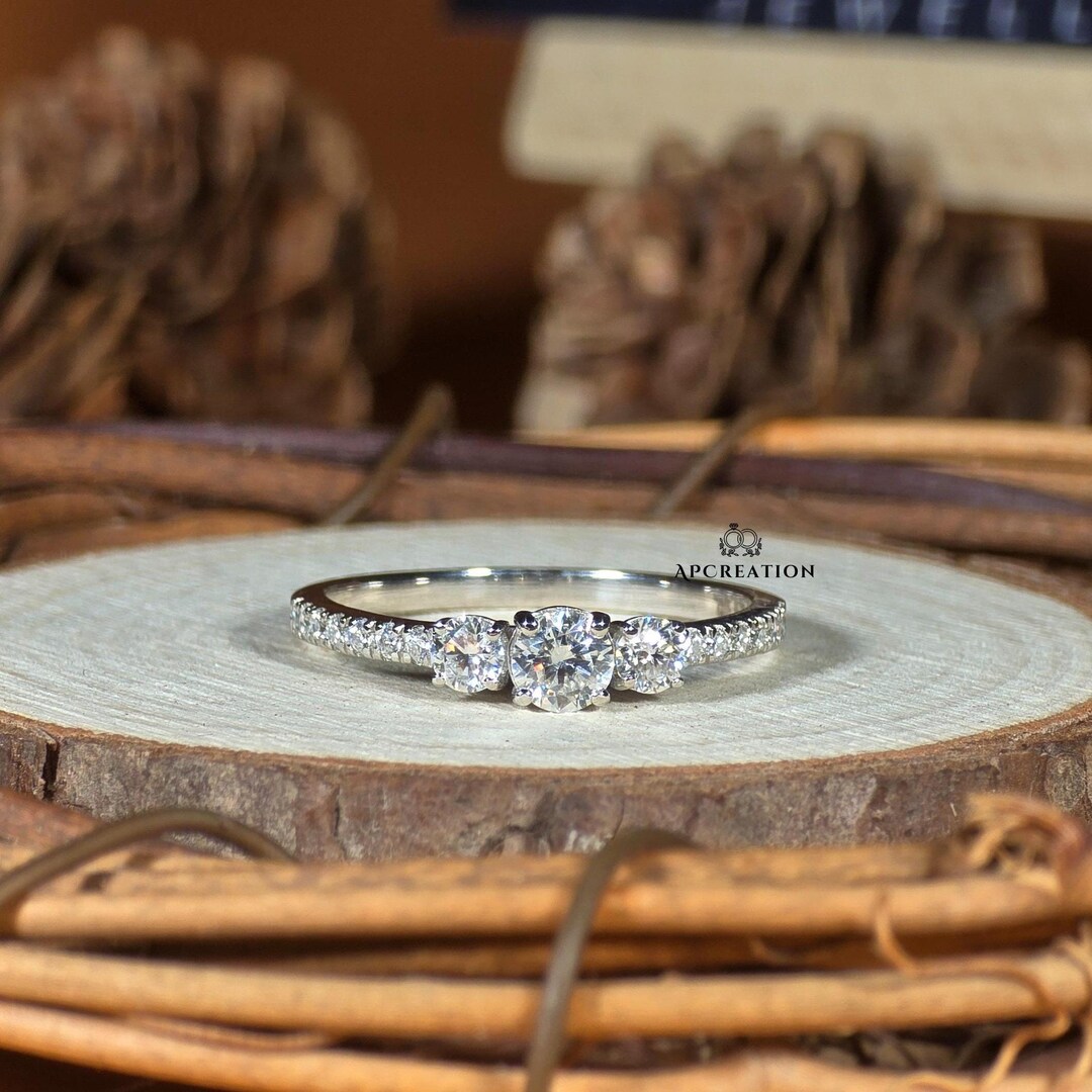 Three Stone Round Lab Grown Engagement Ring for Women,side Stone Ring ...