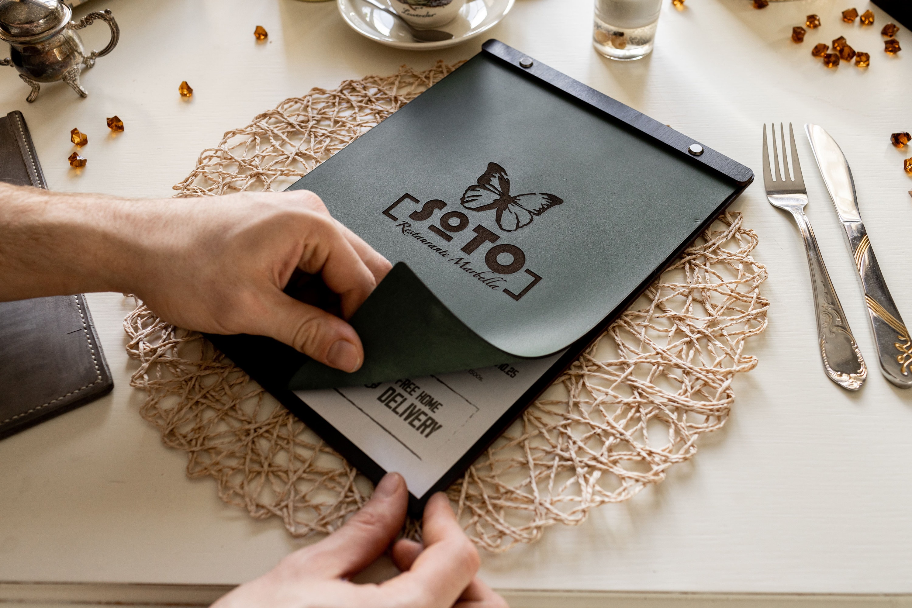 Porte-menu en bois A4 avec revêtement en cuir, porte-menu personnalisé ...