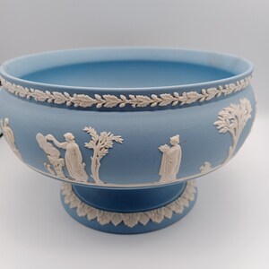 Vintage Blue Wedgwood Jasperware Pedestal Bowl, 1970s Neo-classical Fruit Centerpiece, Perfect ...