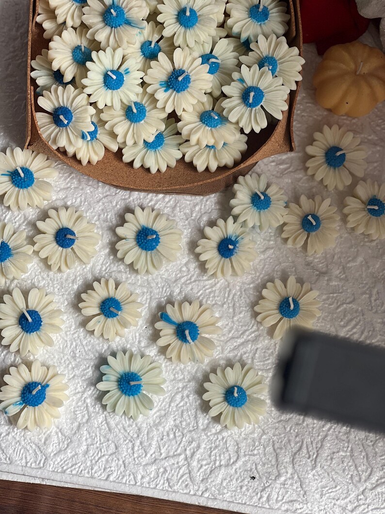Daisy Candle - Etsy