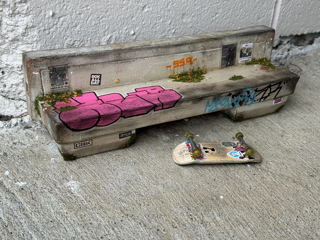 Custom Fingerboard Action Figure Diorama Graffiti Cement Skate Bench ...