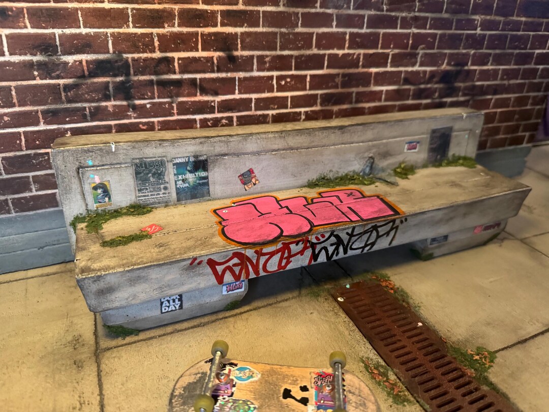 Custom Fingerboard Action Figure Diorama Graffiti Cement Skate Bench ...