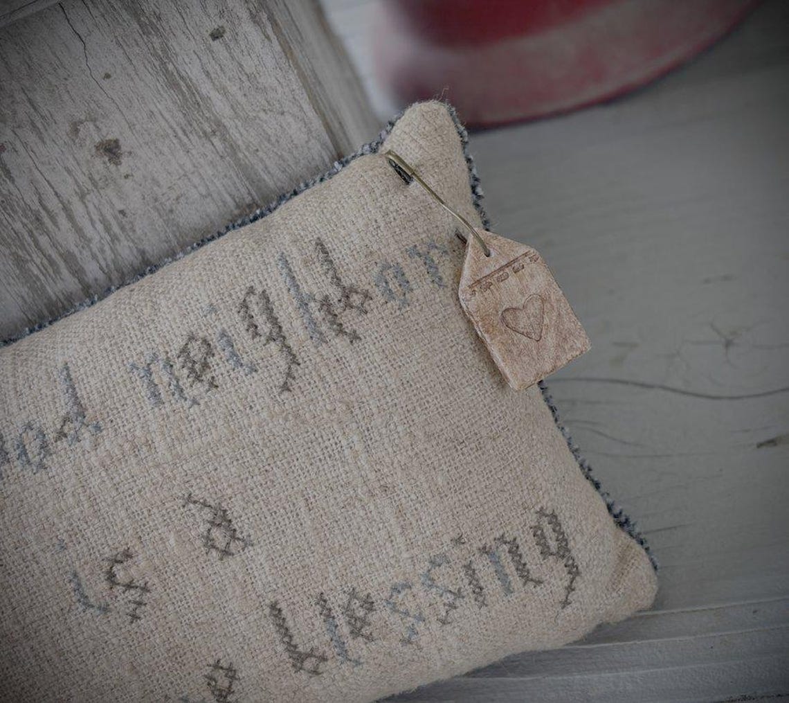 A Good Neighbor Pin Keep *** Primitive *** PAPER *** Mailed *** Cross ...