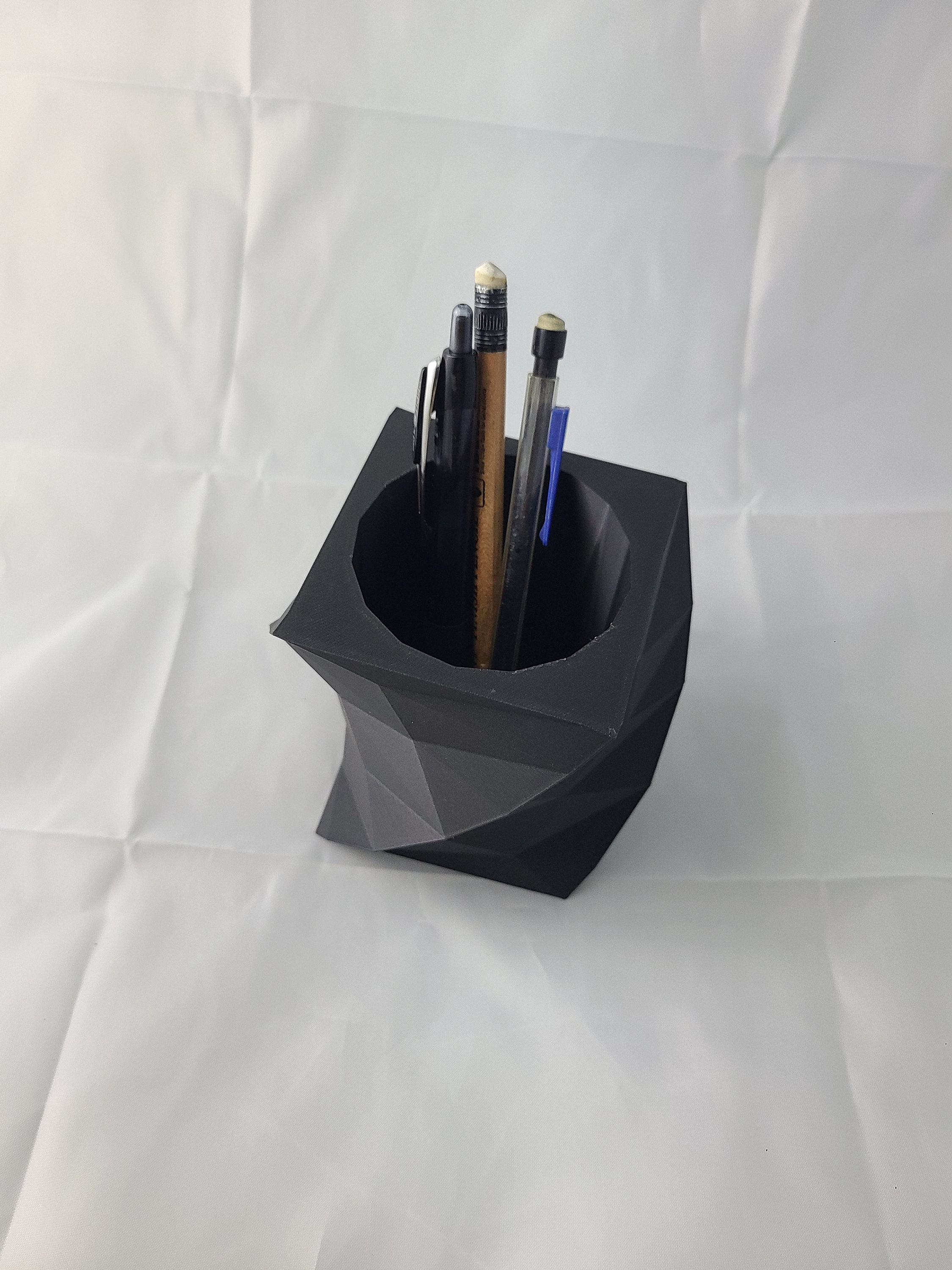 Pen Holder Low Poly Twist Pencil Holder Pen Holder Desk Organizer 3D ...