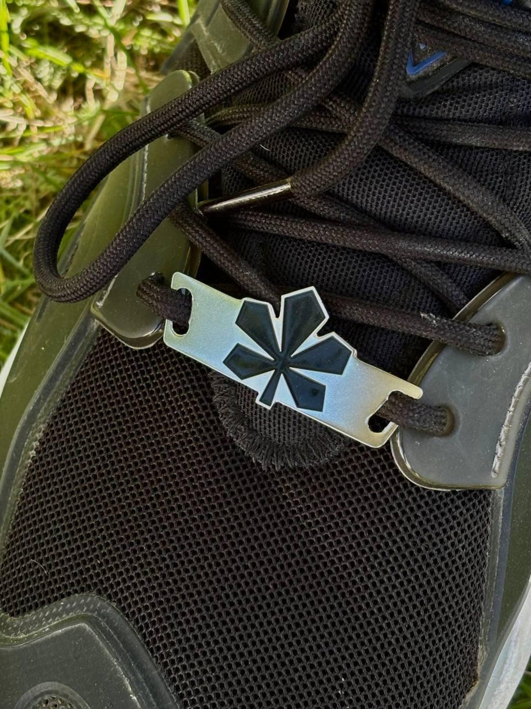 Black Chestnut Leaf Shoe Tag – Kyiv Symbol Enamel Shoe Charm, Ukraine ...