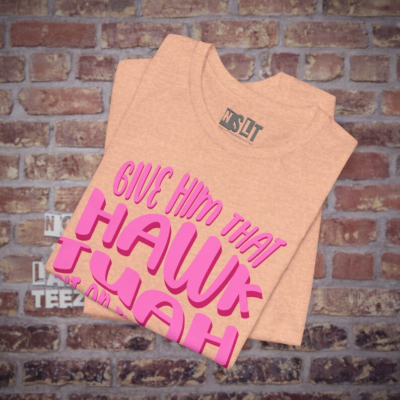 Hawk Tuah Spit on That Thang Funny Meme Shirt pour maman, idée cadeau ...