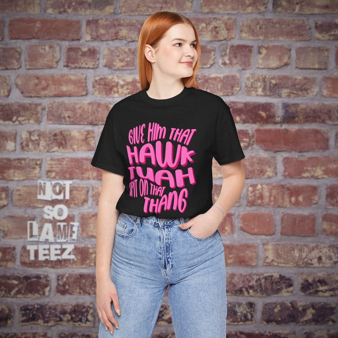 Hawk Tuah Spit on That Thang Funny Meme Camisa para mamá Idea de regalo ...
