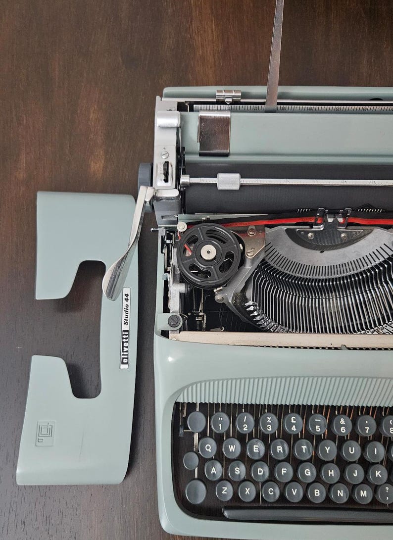 Olivetti Studio 44 Vintage Iconic Portable Manual Typewriter, Extremely ...