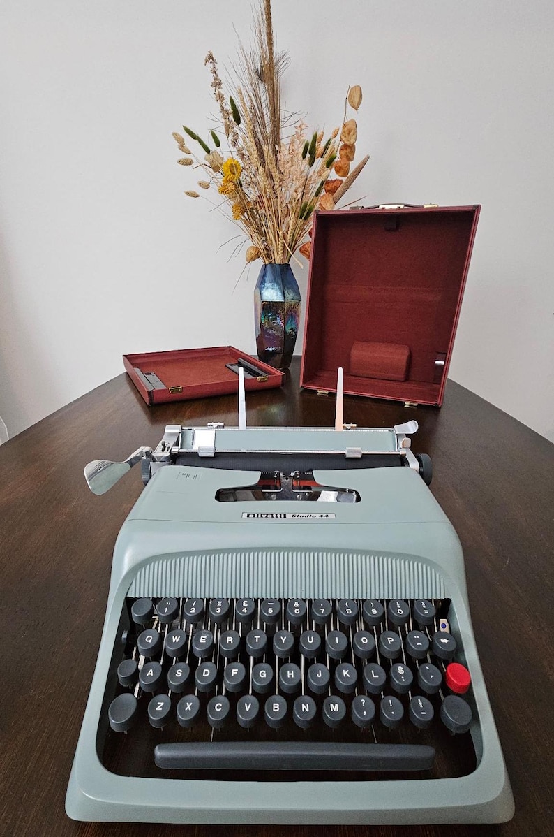 Olivetti Studio 44 Vintage Iconic Portable Manual Typewriter, Extremely ...