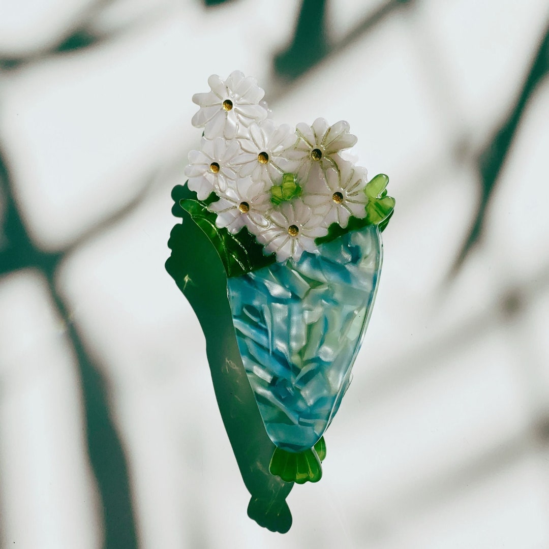 Velvet Claws Flower Bouquet Hair Claw | Claw Clip in Velvet Travel Bag ...