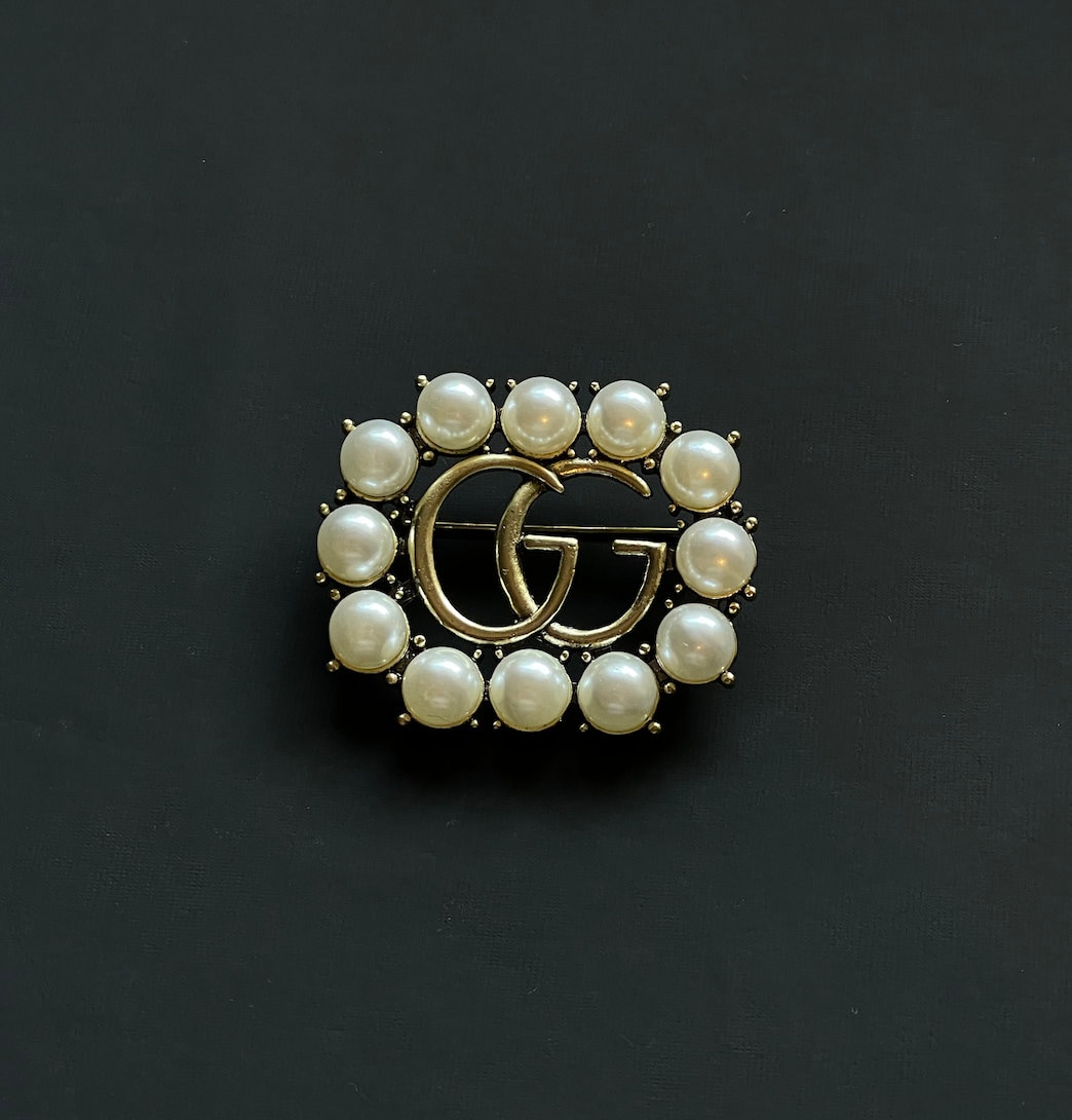 Gucci pearl brooch store