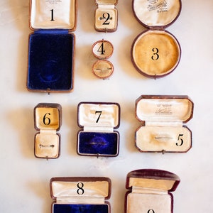 Antique Jewelry Display Boxes vintage Clamshell Ring Presentation Box ...