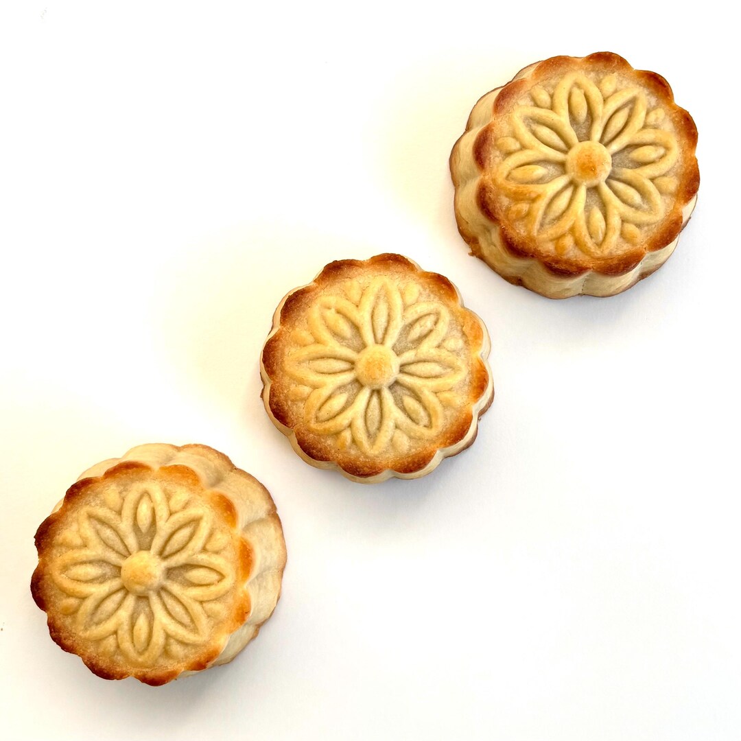 Pineapple Mooncakes (4/8/12 Pack) - Etsy