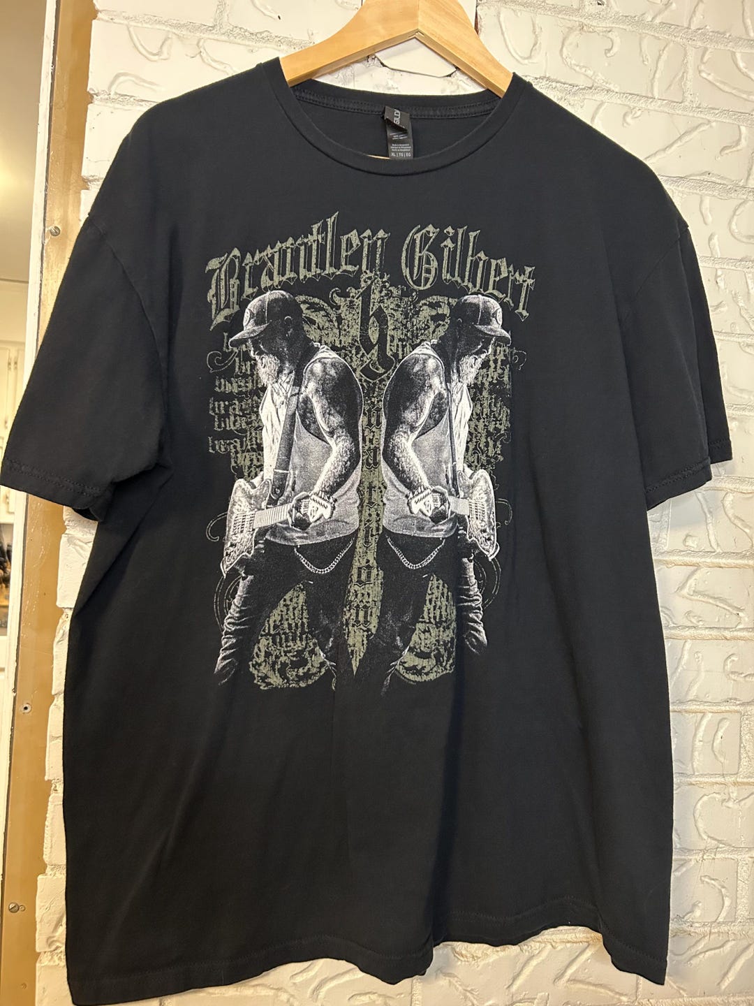 Brantley Gilbert Logo Portrait With Guitar Shirt Size XL - Etsy