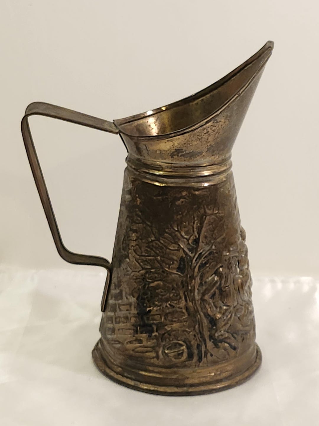 Vintage Peerage Hammered Brass Pitcher Embossed British Pub Scene Made ...