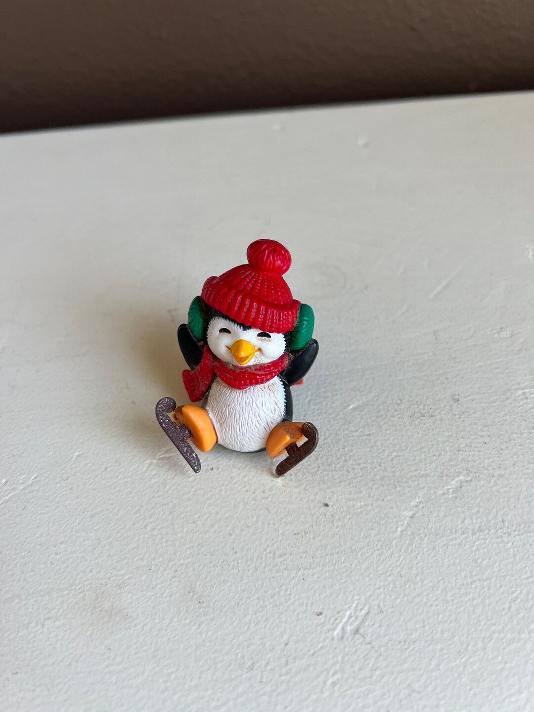 Vintage 1983 Hallmark Penguin on Skates Figurine - Etsy
