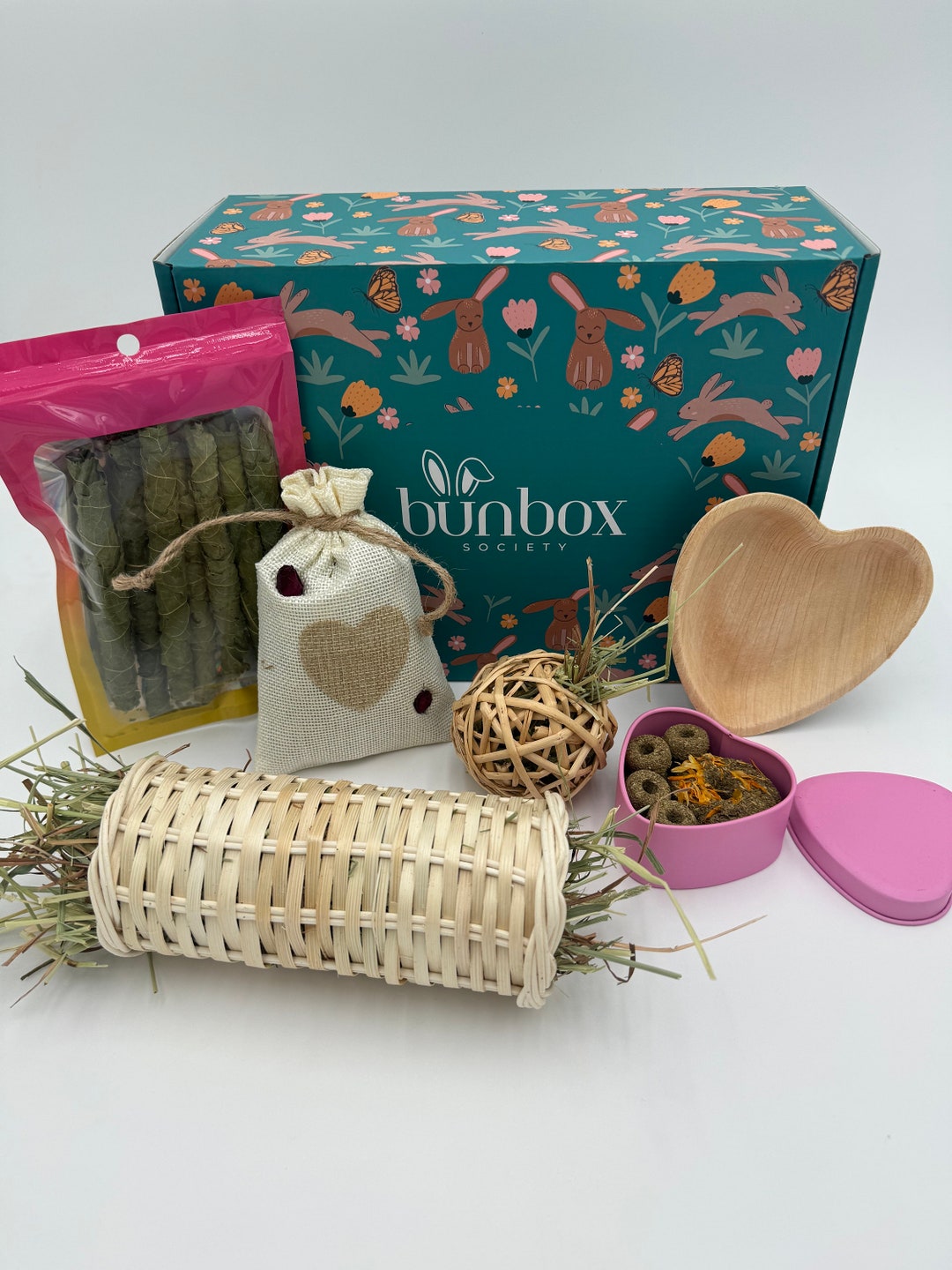 Bunny Gift Box With Rattan Hay Roller, Mulberry Leaf Rolls, Palm Leaf ...